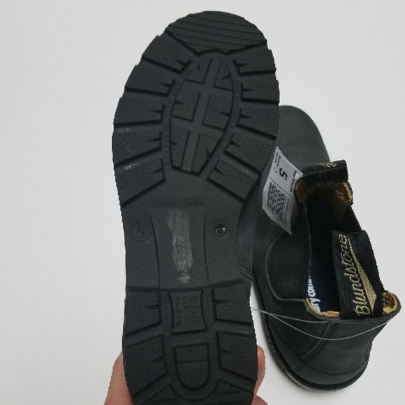 Blundstone | Shoes | New Blundstone 587 Rustic Black Chelsea Boots ...